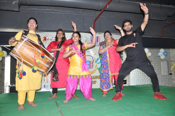 ‘LIVE DHOL BHANGRA WORKSHOP’ revives Traditional Bhangra - NewZNew