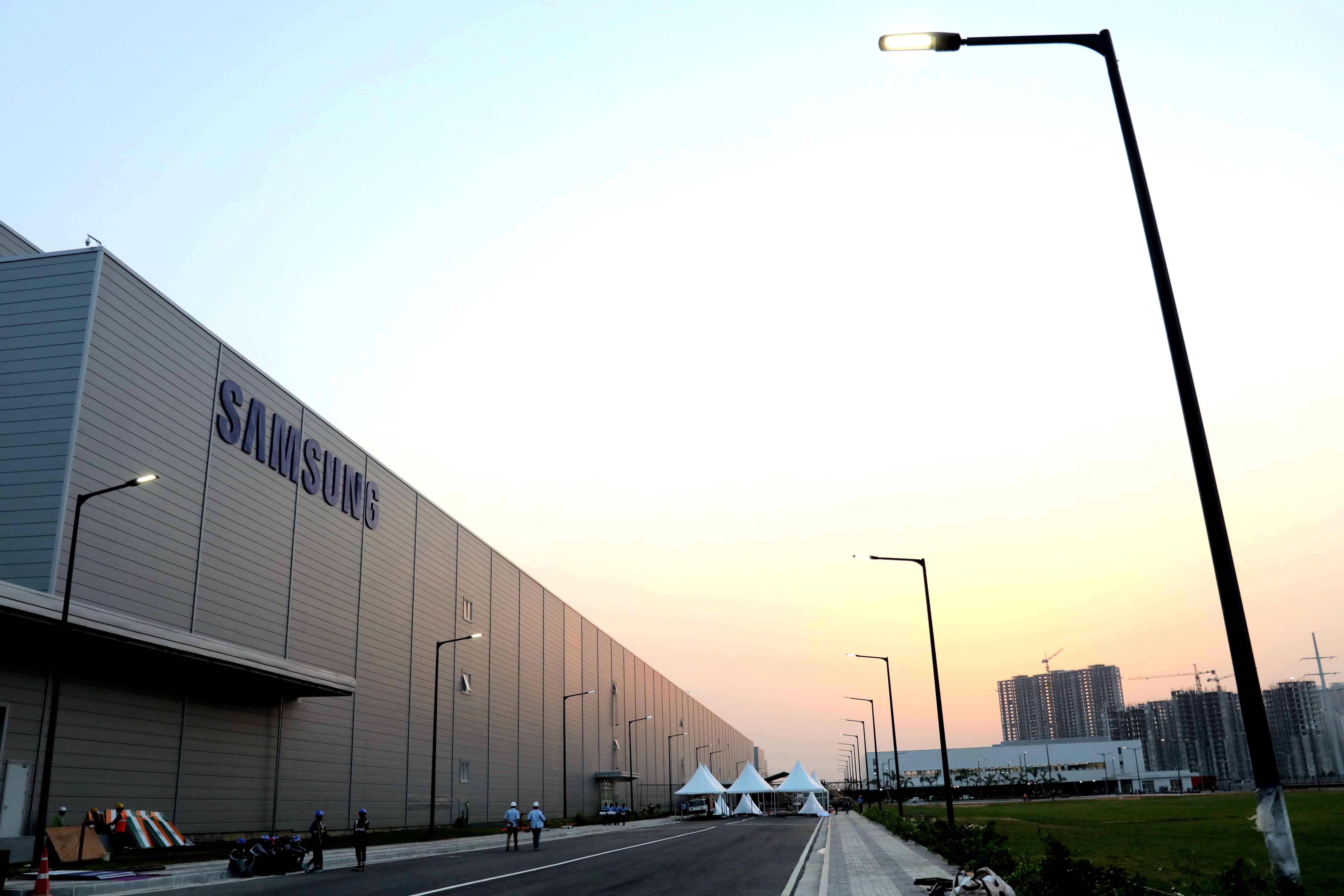Samsung Inaugurates World’s Largest Mobile Factory in India - NewZNew
