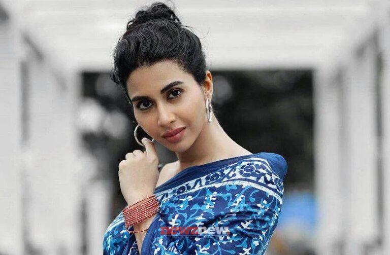 Gayathri Iyer Age, Family, Husband, Movies, Biography